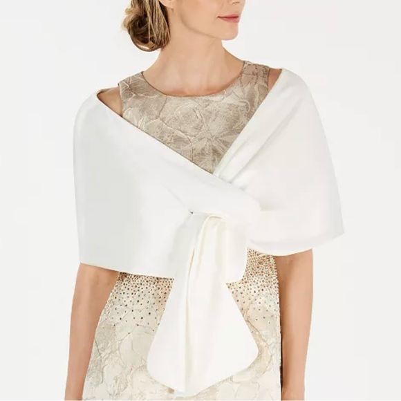 Calvin Klein | Accessories | Calvin Klein White Eggshell Pull Through ...